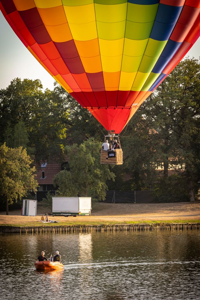 In Beeld | Bijzondere ballonnen vullen het luchtruim boven Oldenzaal ...