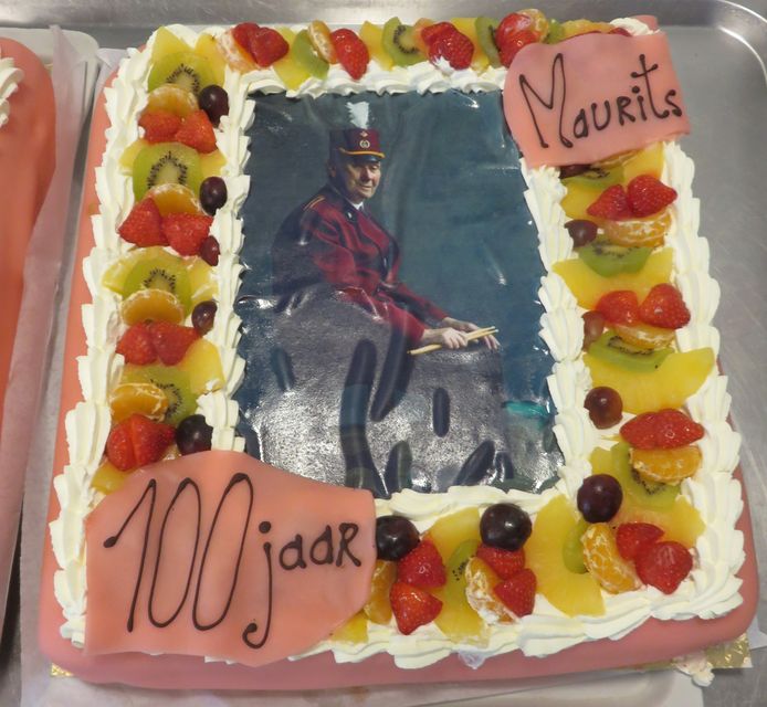 Maurice mocht nog eens trommelen op zijn 100ste verjaardag | Veurne ...