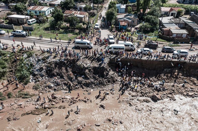 Meer dan 300 doden bij overstromingen in Zuid-Afrika, paasweekend ...