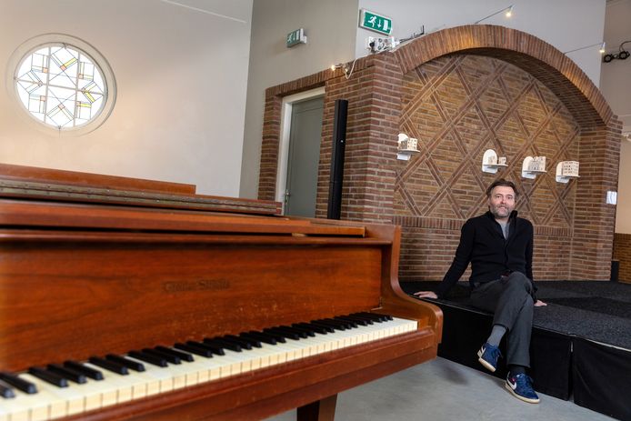 Blije gezichten, daar gaat het om in de Koppelkerk; pianist Matthijs Stronks op zoek naar ...