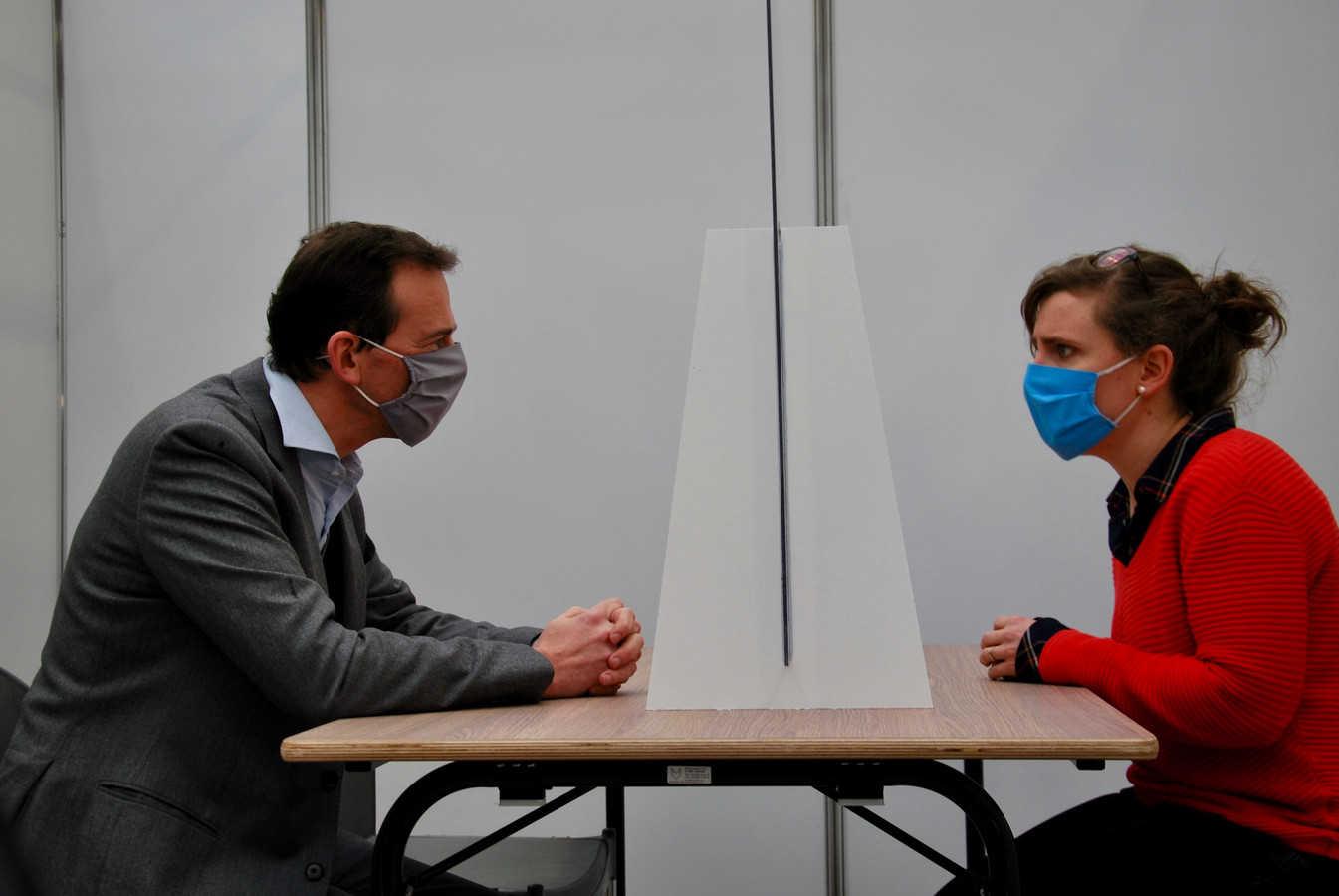 Minister Beke draaft op als proefkonijn tijdens ‘dry-run light’ in ...