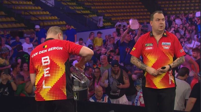 KIJK. Ruzie Van den Bergh en Huybrechts zindert na: dartsbond roept ...