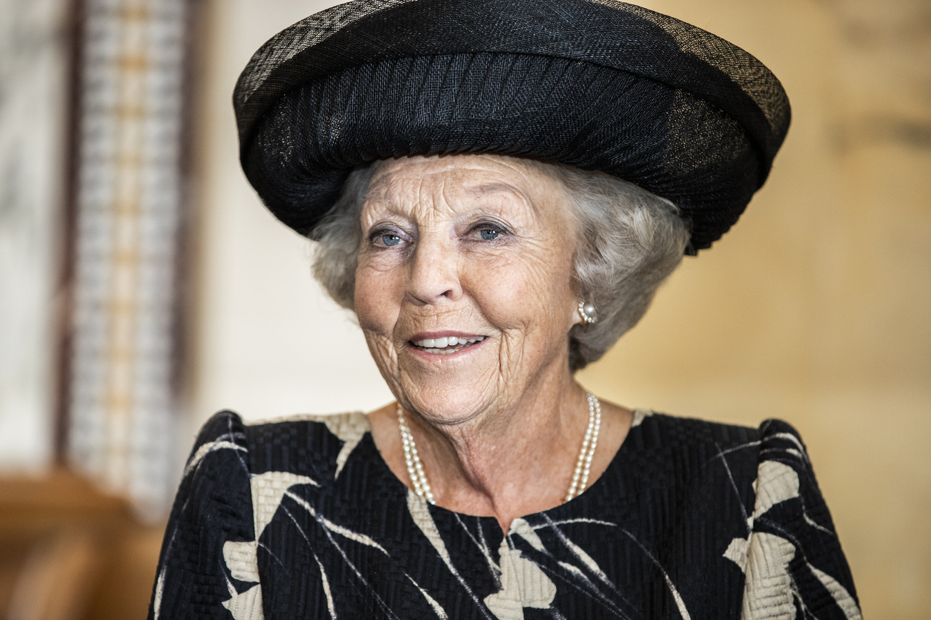 Jeugdtekeningen prinses Beatrix geveild voor 11.000 euro | Foto | AD.nl