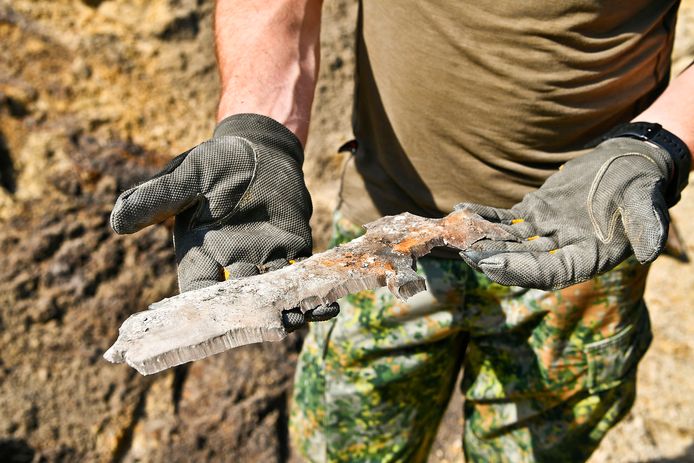 EOD brengt bom van 225 kilo uit Tweede Wereldoorlog tot ontploffing in ...