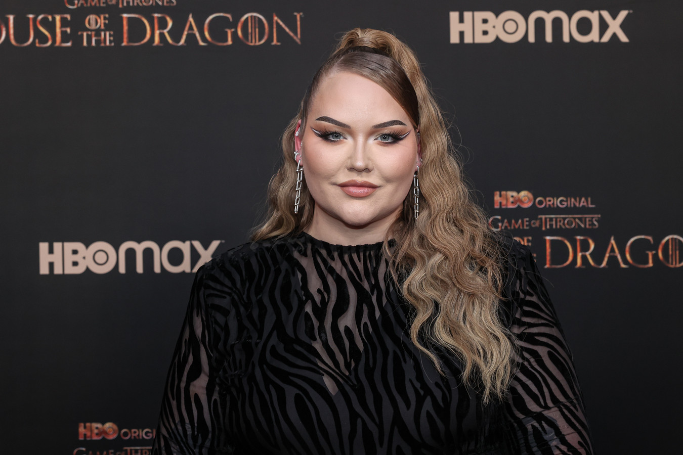 Nikkie geeft voorproefje van trouwfoto’s en Soundos maakt een ...