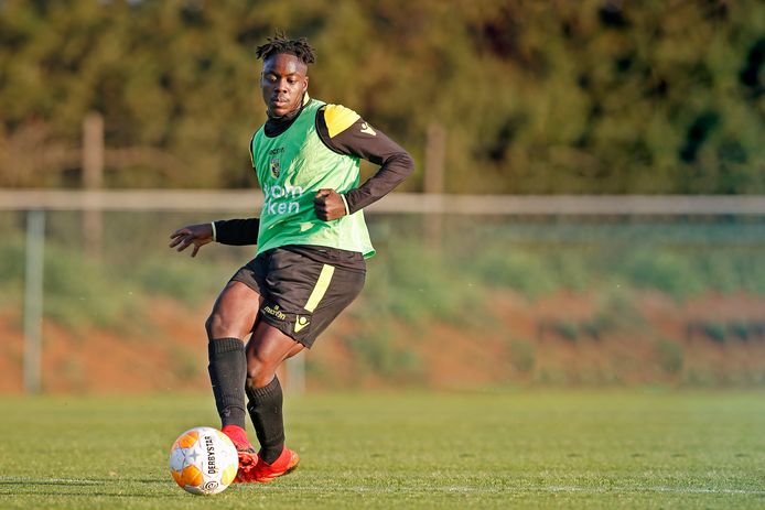 Musaba krijgt contract bij Vitesse | Vitesse | gelderlander.nl