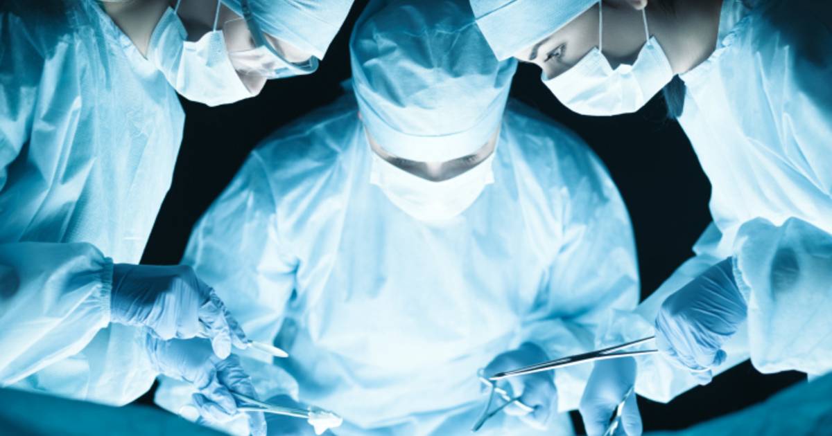 Teelbal verwijderd in plaats van cyste en andere blunders op Engelse ...