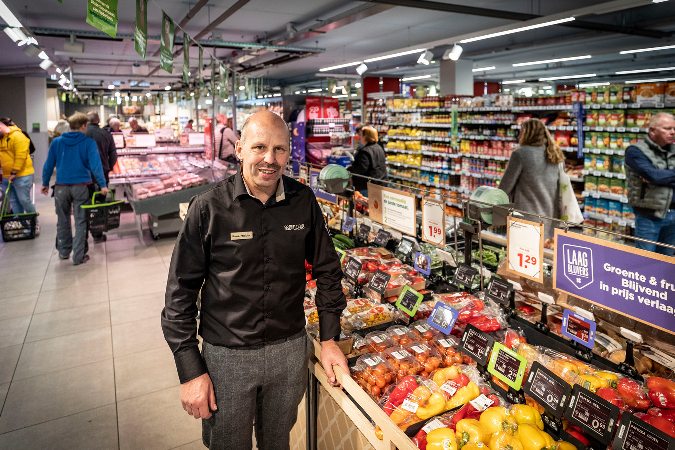 Al 42 jaar werkt René (60) in de supermarkt, nu ook als manager voor de ...