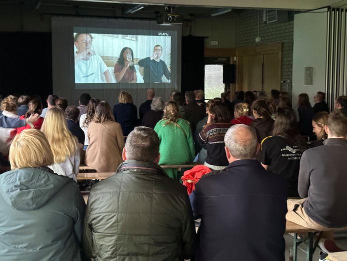 Scouts supportert voor oud-lid Toos in De Mol | Zaventem | hln.be