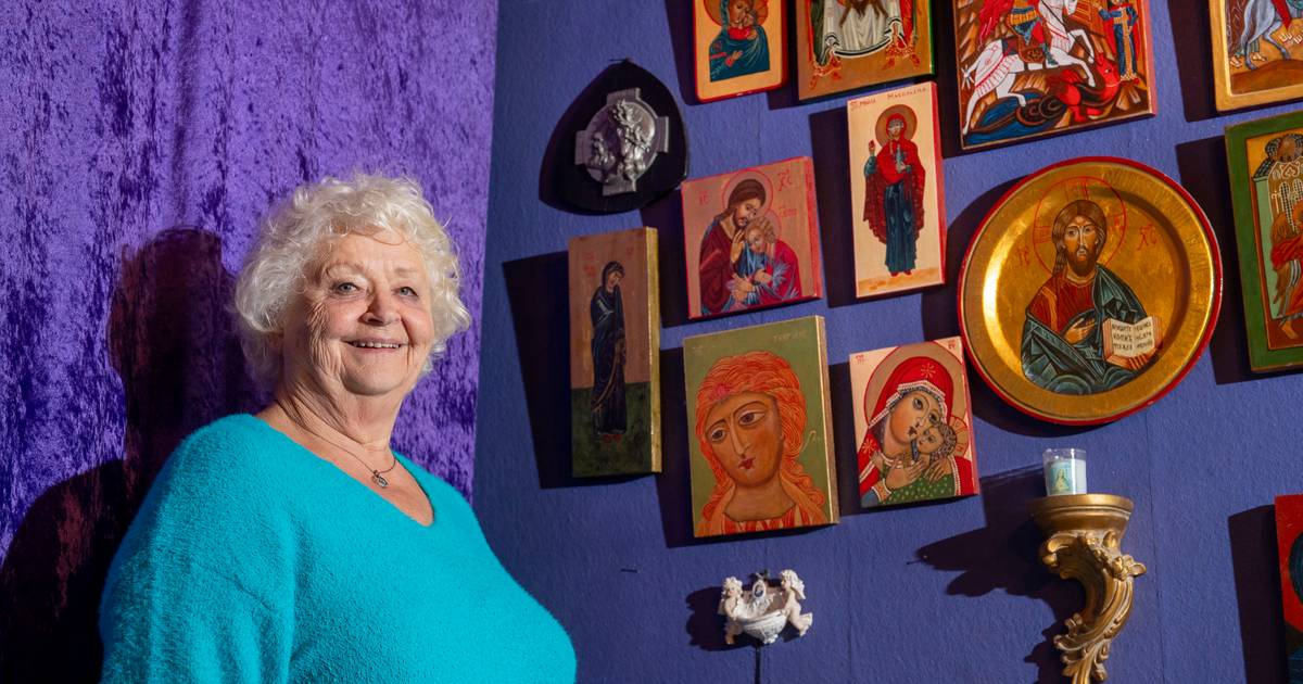 Thea ‘schrijft’ iconen: ‘Vanuit de chaos schep je de afbeelding ...