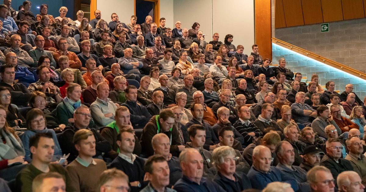 Boeren wonen massaal infoavond bij over dossiers die zware impact kunnen hebben op ...