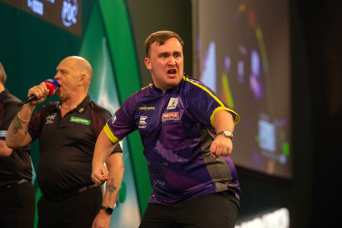 Wonderkind Luke Littler (16) viert WK-debuut met kebab: ‘Mensen zeggen ...