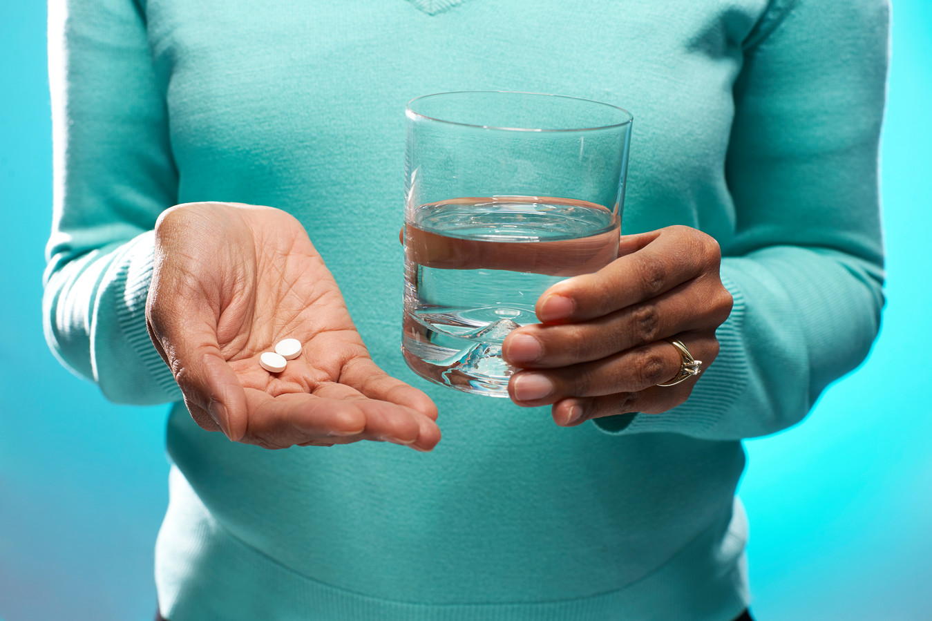 Moeite met pillen slikken? Dan kan dit simpel trucje je weleens helpen ...