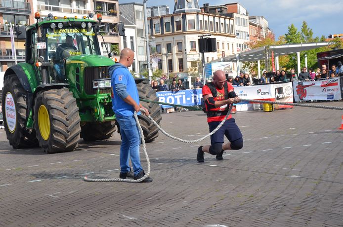Krachtpatsers tonen kunnen tijdens ‘Sterkste Man van België’ op Grote Markt | Sint-Niklaas | hln.be