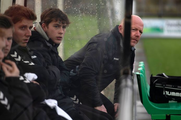 Als speler was Stephan Panman soms een ‘smeerpijp’, nu wil de trainer ...