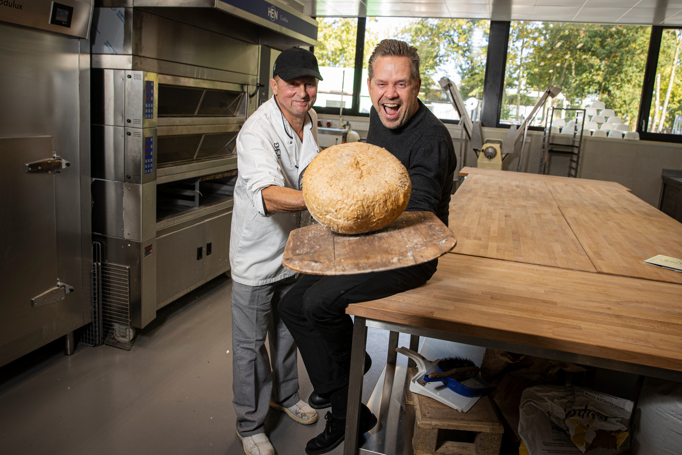INTERVIEW. Sterrenchef Roger van Damme (50) en zijn leraar bakkerij (60 ...