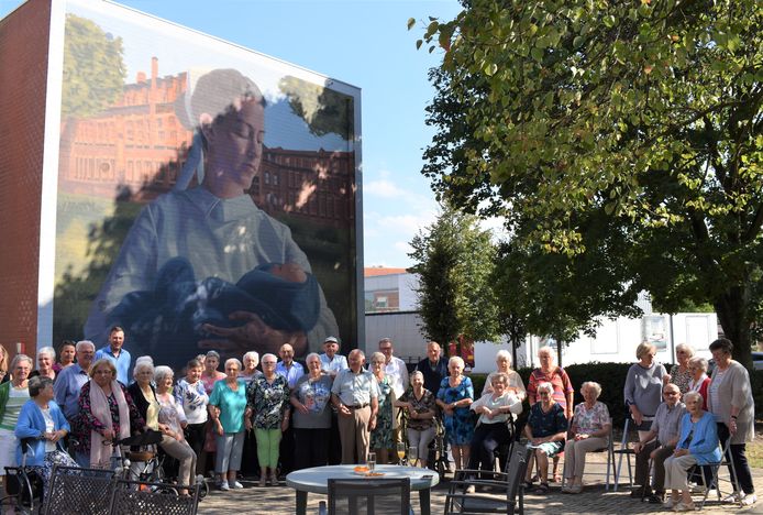 Woonzorgcentrum Stede Akkers wordt voortaan gesierd door gigantische ...