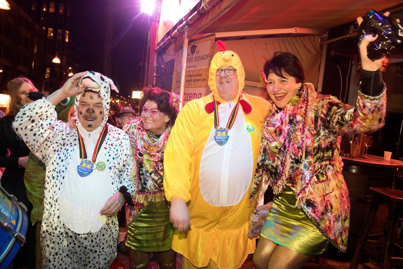 Burgemeester Bruls staat bekend om zijn uitbundige carnavalsoutfits ...