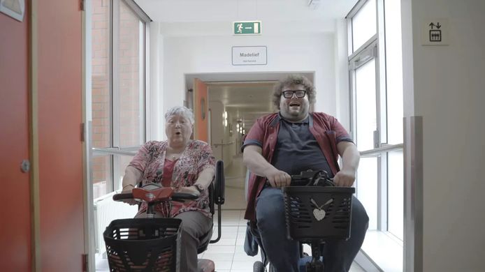 Gebruik van rollators, wandelstokken en rolstoelen toegestaan ...