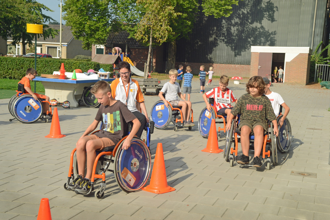 De rolstoel als verlengstuk van het kinderlichaam: ‘Vergelijk het met ...