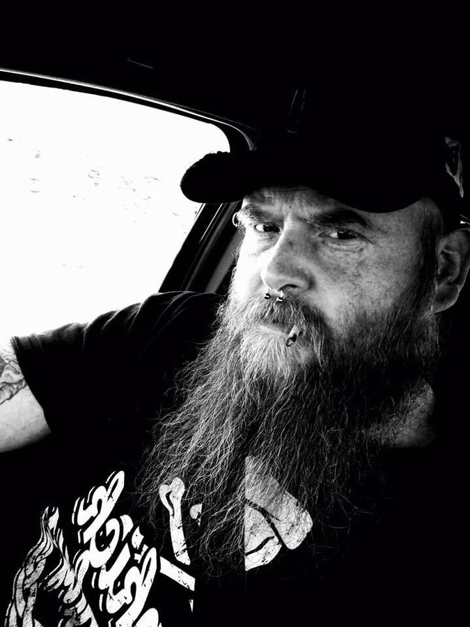 ‘Viking’ Tony (38) overleeft zware crash met truck op E17: “We beseffen ...