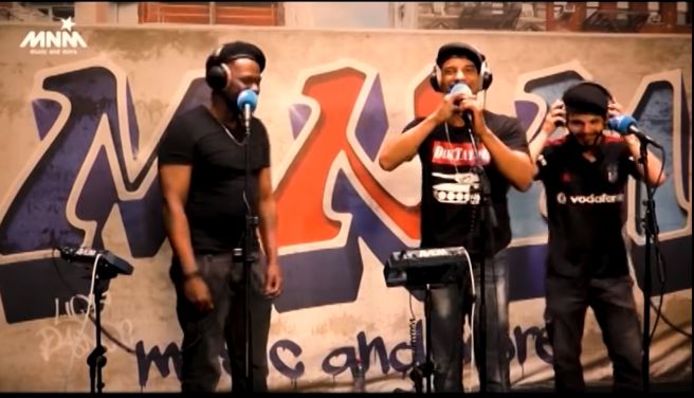 "F*ck die zionisten": MNM trekt stekker uit optreden van jonge rapper ...