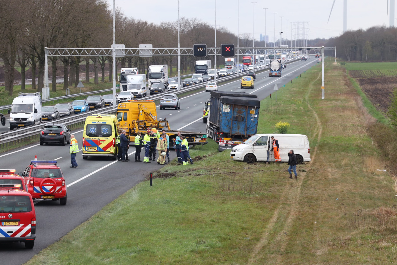 Grote file op A58 tussen Eindhoven en Tilburg door ongeluk met vrachtwagen | Foto | bd.nl