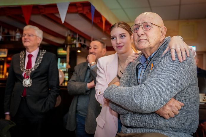 Lintje en Gouden Fluit voor Ad Adams, de ‘Bas Nijhuis van het handbal’ | Ravels | hln.be