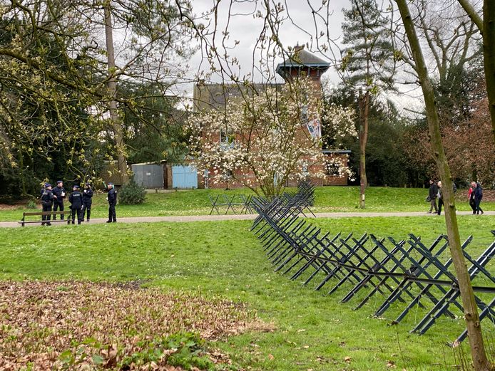 ICC wordt versterkte burcht om betogers weg te houden van congres ...