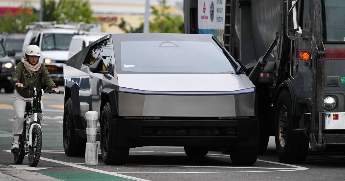 Eerste Tesla Cybertruck van Europa staat in Nederland te koop voor ...