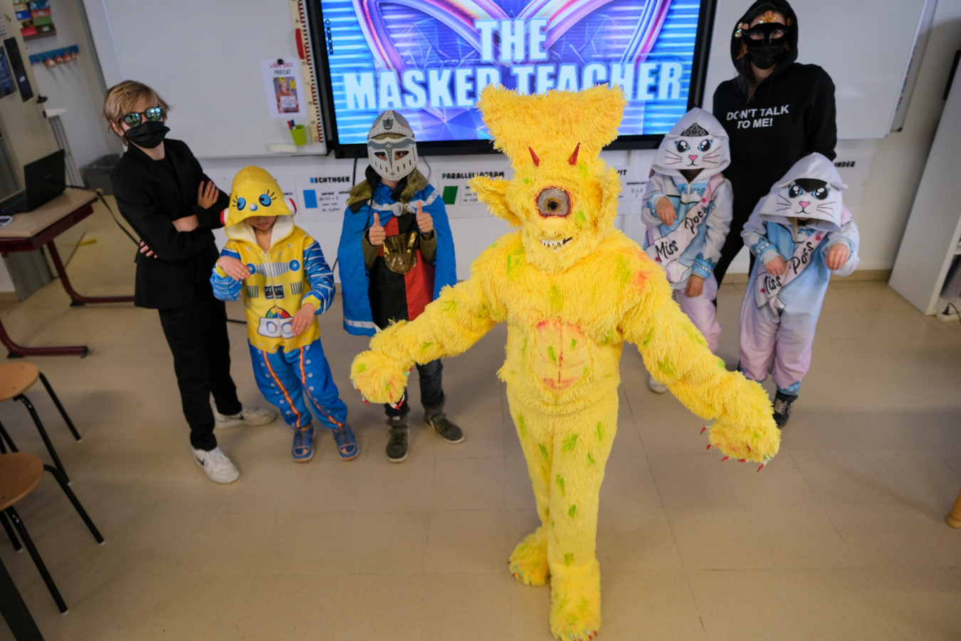 Robots, Edelhert, Radijsje en Cycloop: The Masked Singer was in heel ...