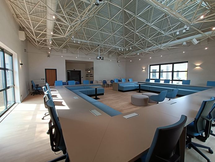 Nieuw meubilair voor de raadzaal in het Administratief Centrum | Gistel ...