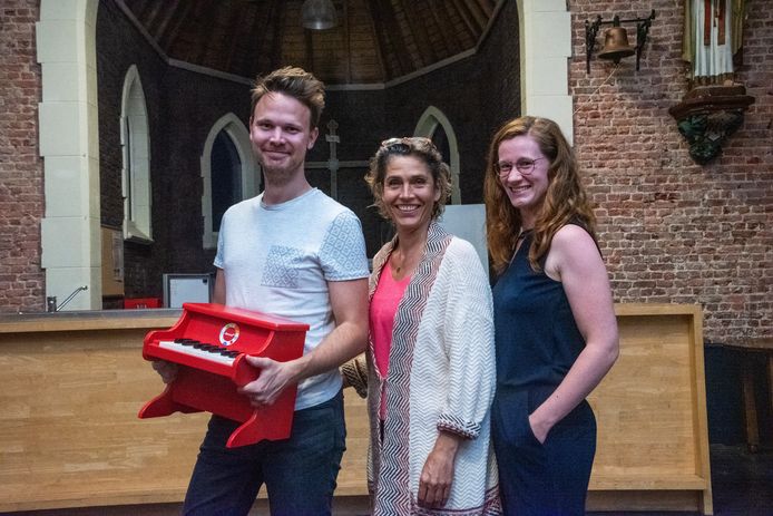 Toneelgezelschap strikt Joke Devynck als regisseur: “Haar ...