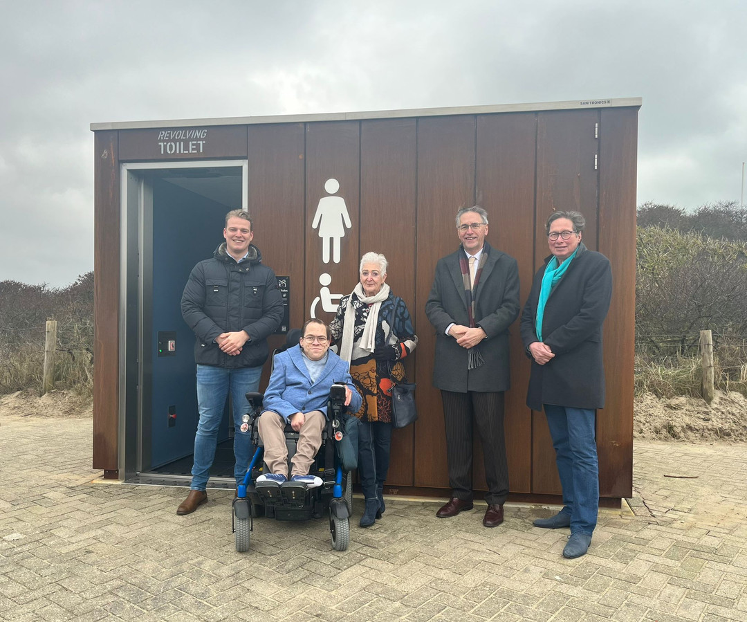 Primeur voor Wassenaar: eerste rolstoeltoegankelijke wc-unit geopend op ...