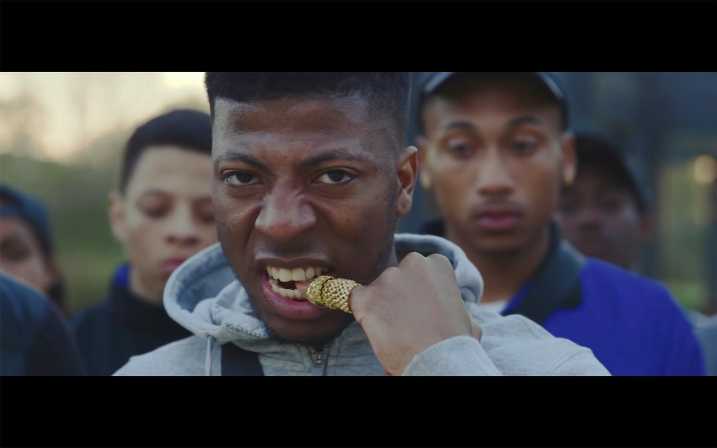 Straatkoning Joey AK houdt Amsterdamse wijk in zijn greep, zelfs met ...