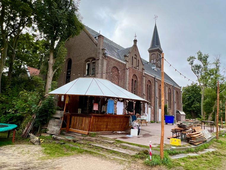 Wandelen langs de haven in Ruigoord | Het Parool