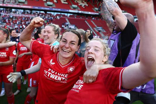 LIVE | FC Twente Vrouwen voor negende keer landskampioen, ploeg heeft ...
