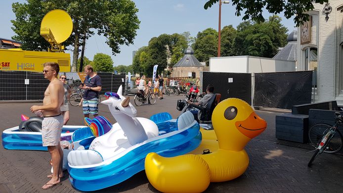 Animo voor Breda Drijft overweldigend, grote drukte op het water ...