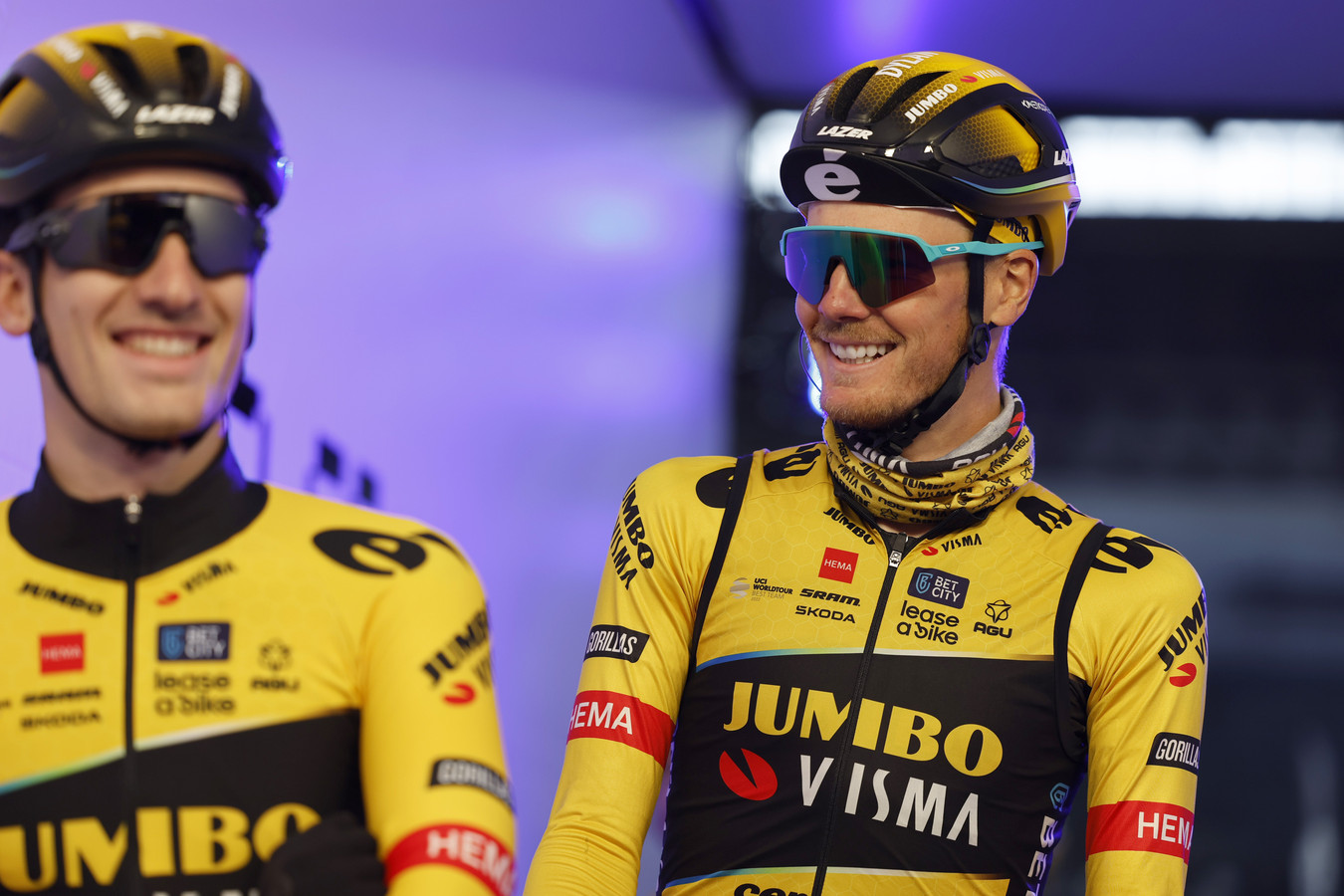 Tim van Dijke heeft iets te vieren in Omloop Het Nieuwsblad | Foto | AD.nl Tim van Dijke heeft iets te vieren in Omloop Het Nieuwsblad | Foto | AD.nl