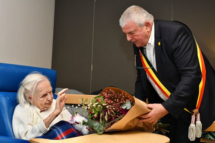 Maria-Louisa wordt 102 en is oudste inwoner van Menen | Menen | hln.be