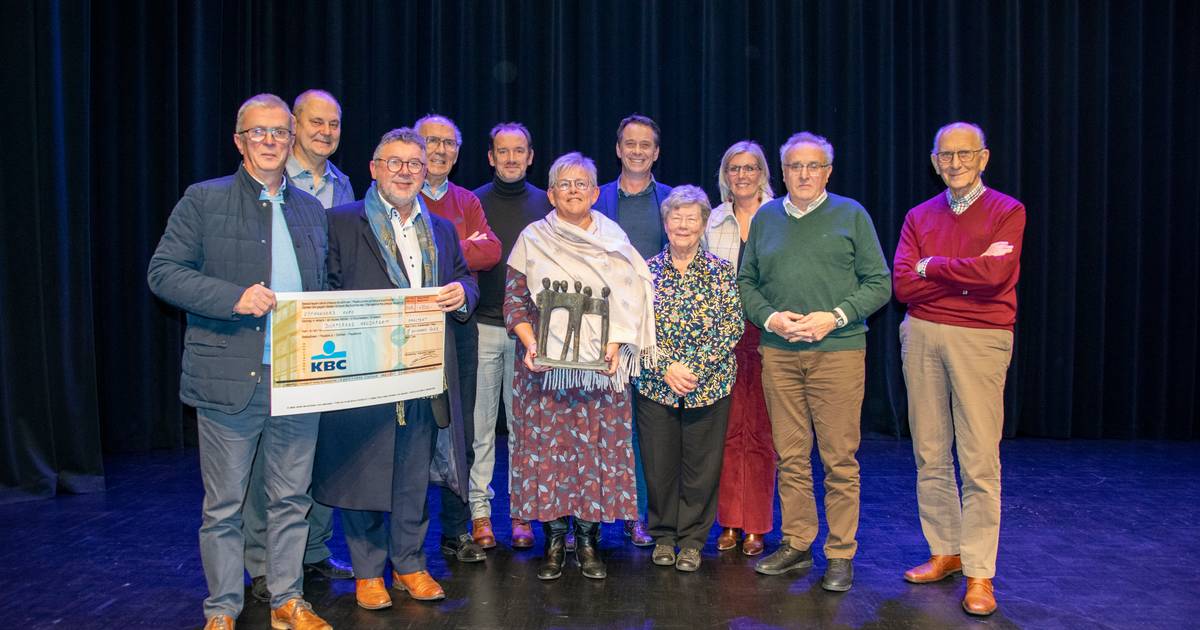 Lieve Van den Driessche en dorpsraad Heldergem ontvangen cultuurprijs ...