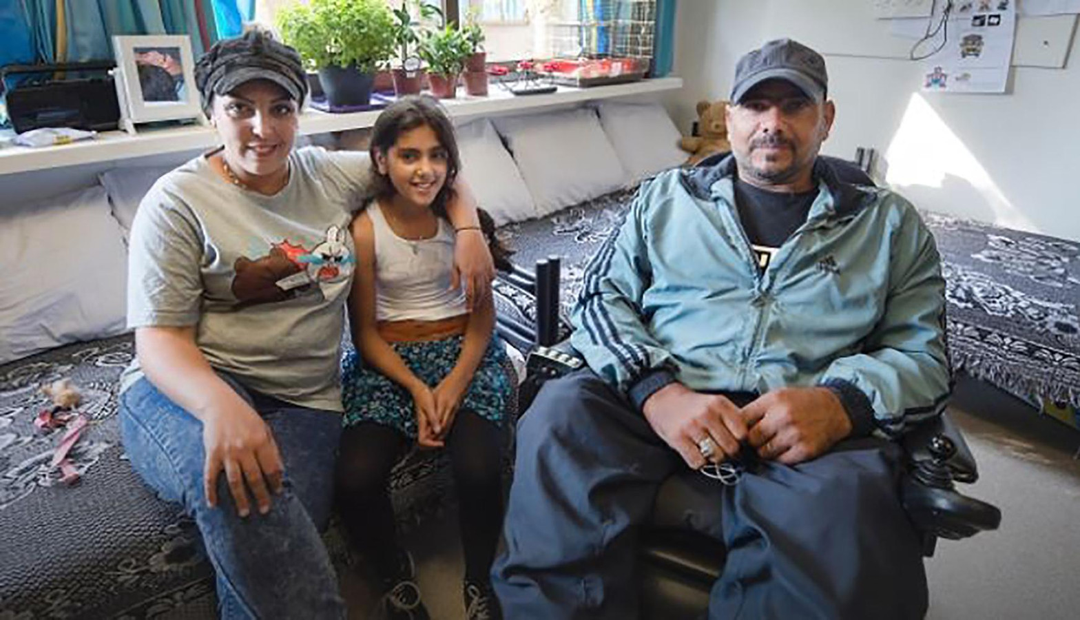 Duizenden bezoekers nemen kijkje bij asielzoekerscentra | Foto ...