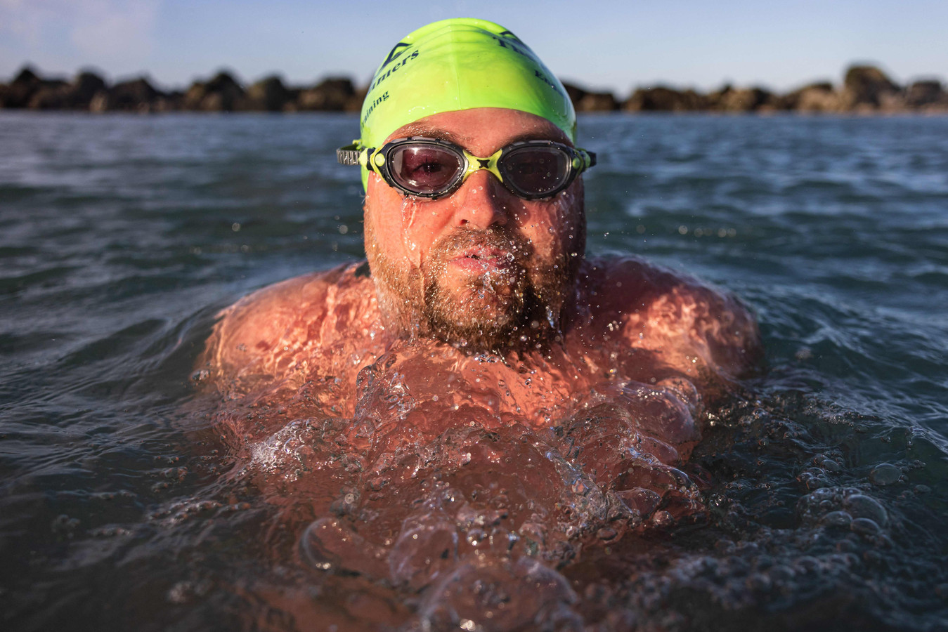 Steve “le Phoque” réussit son défi de nager dans l’eau à 1° de l ...