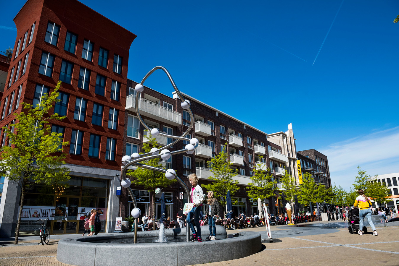 Groot stuk gevel valt 20 meter naar beneden in Leidsche Rijn ...