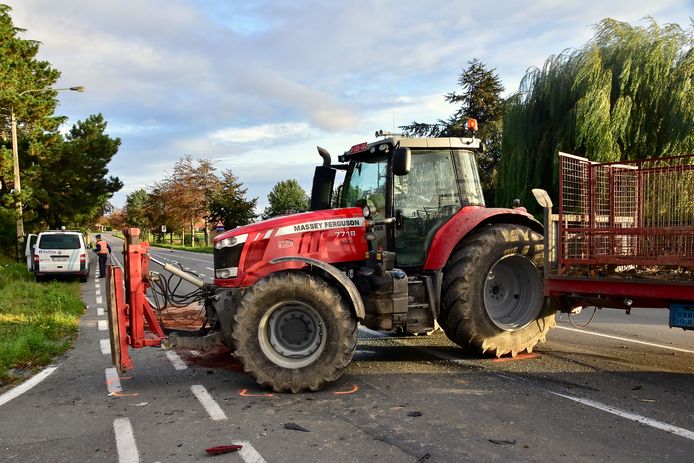 Tractor raakt wagen in Turkse trouwstoet: zes gewonden, onder wie drie ...