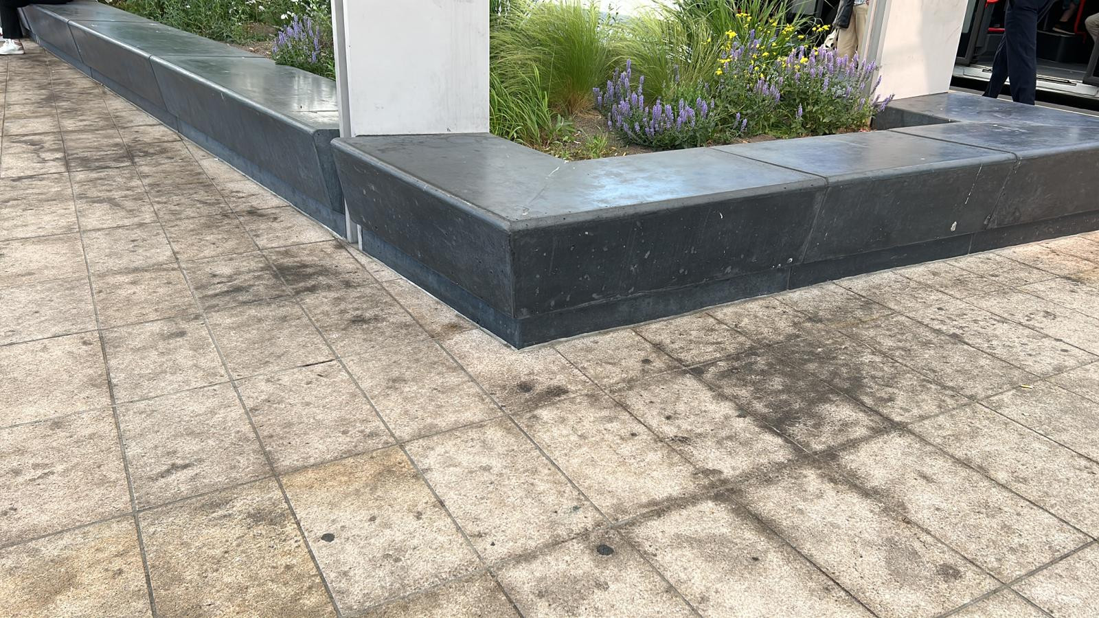 Het ranzige busstation van Tilburg snakt naar een flinke regenbui: ‘Dit ...