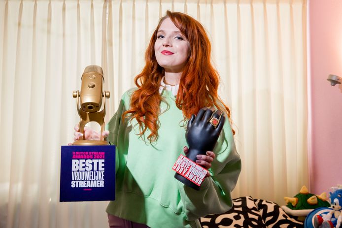 Sarah verdient haar brood met gamen: ‘Maar heb er geen fijn gevoel bij ...