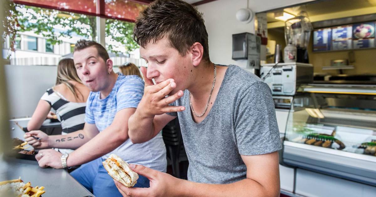 Jonguh! Wie koopt Nederlands bekendste snackbar? | TV | hln.be
