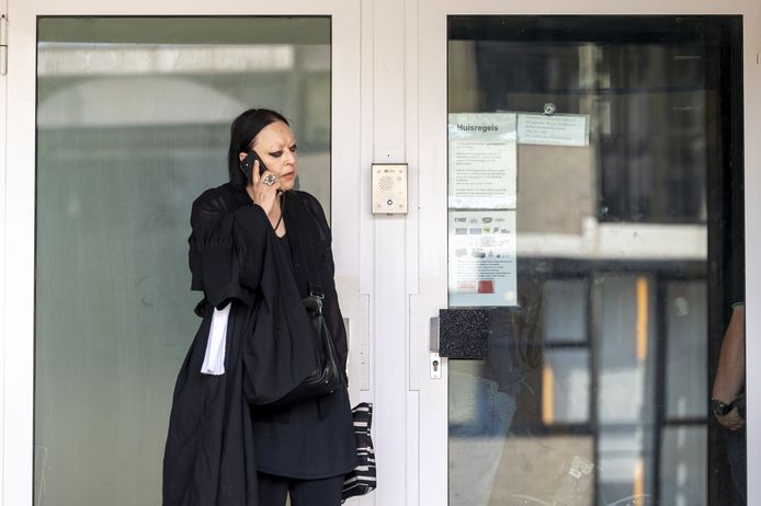 Drugsbaron Ridouan Taghi gaat zichzelf verdedigen na stoppen van zijn advocaat Inez Weski: “Een ...