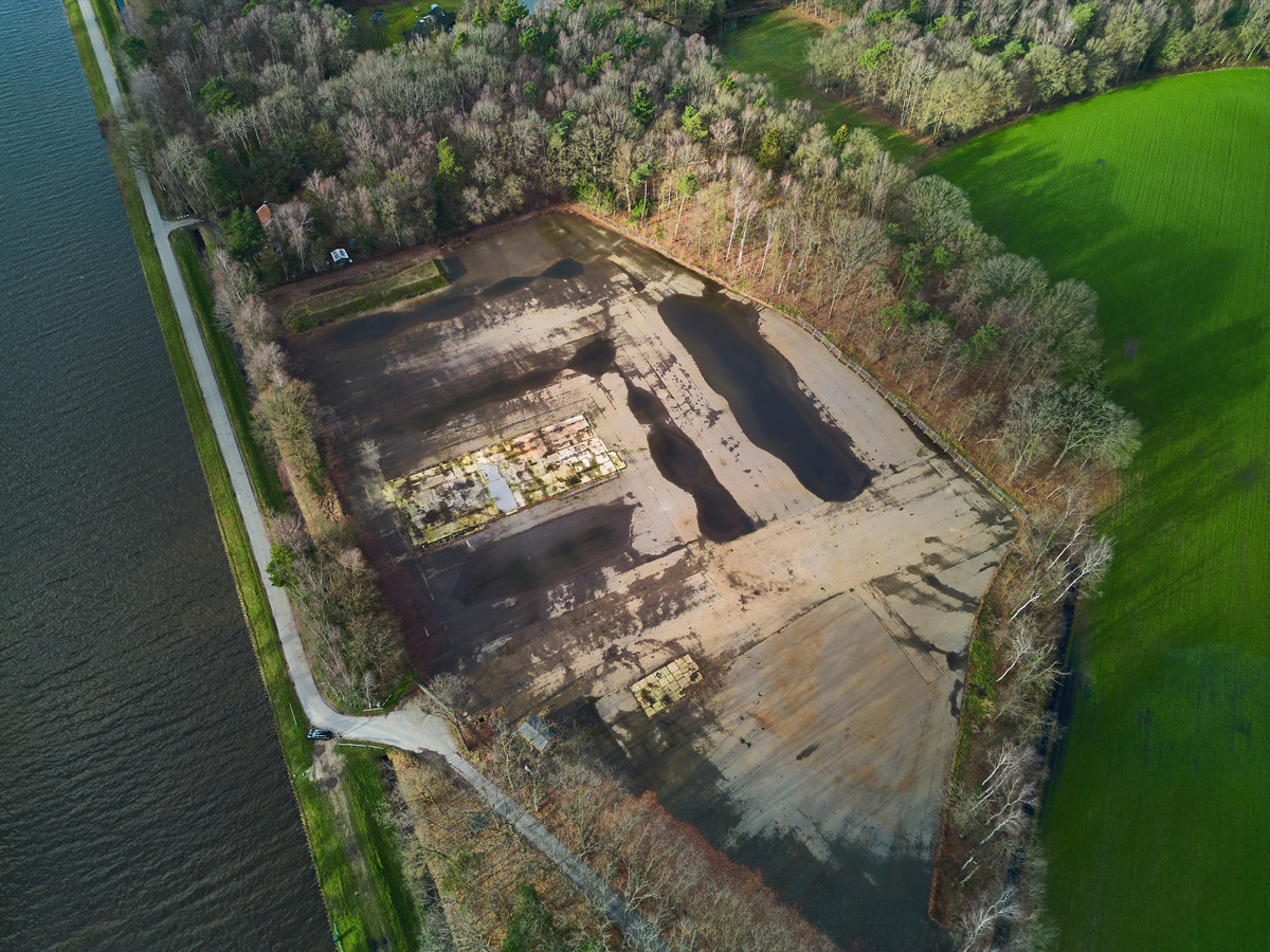 Jarenlang lagen hier duizenden banden opgeslagen, maar dit voorjaar wordt terrein in Almen ...